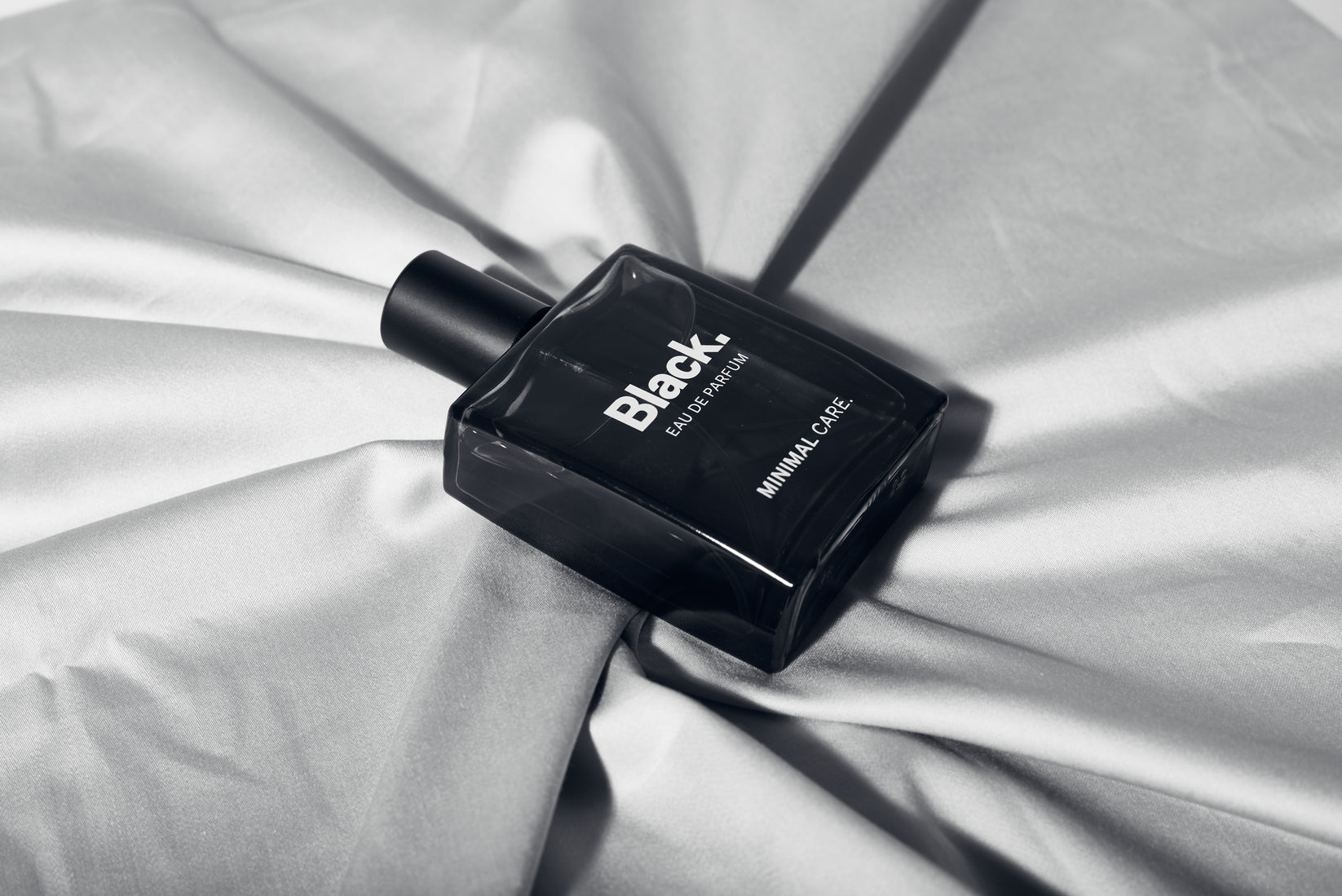 Perfume Black | Minimal Club